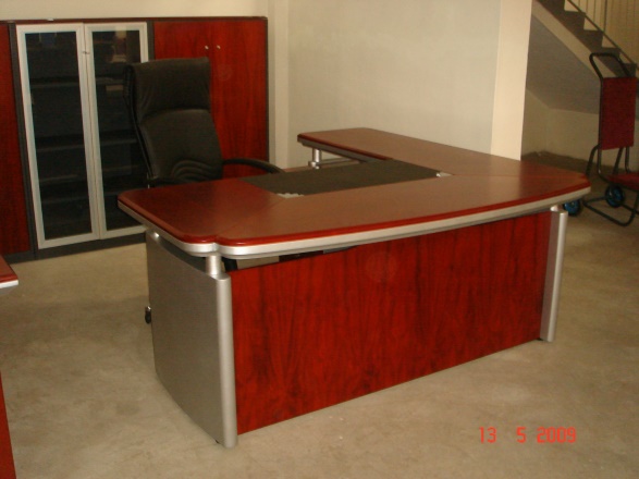 1.6m Executive Desk With A Side Return – Shullet Agencies